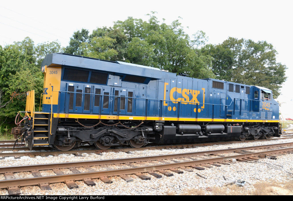 CSX 3045 ES44AH